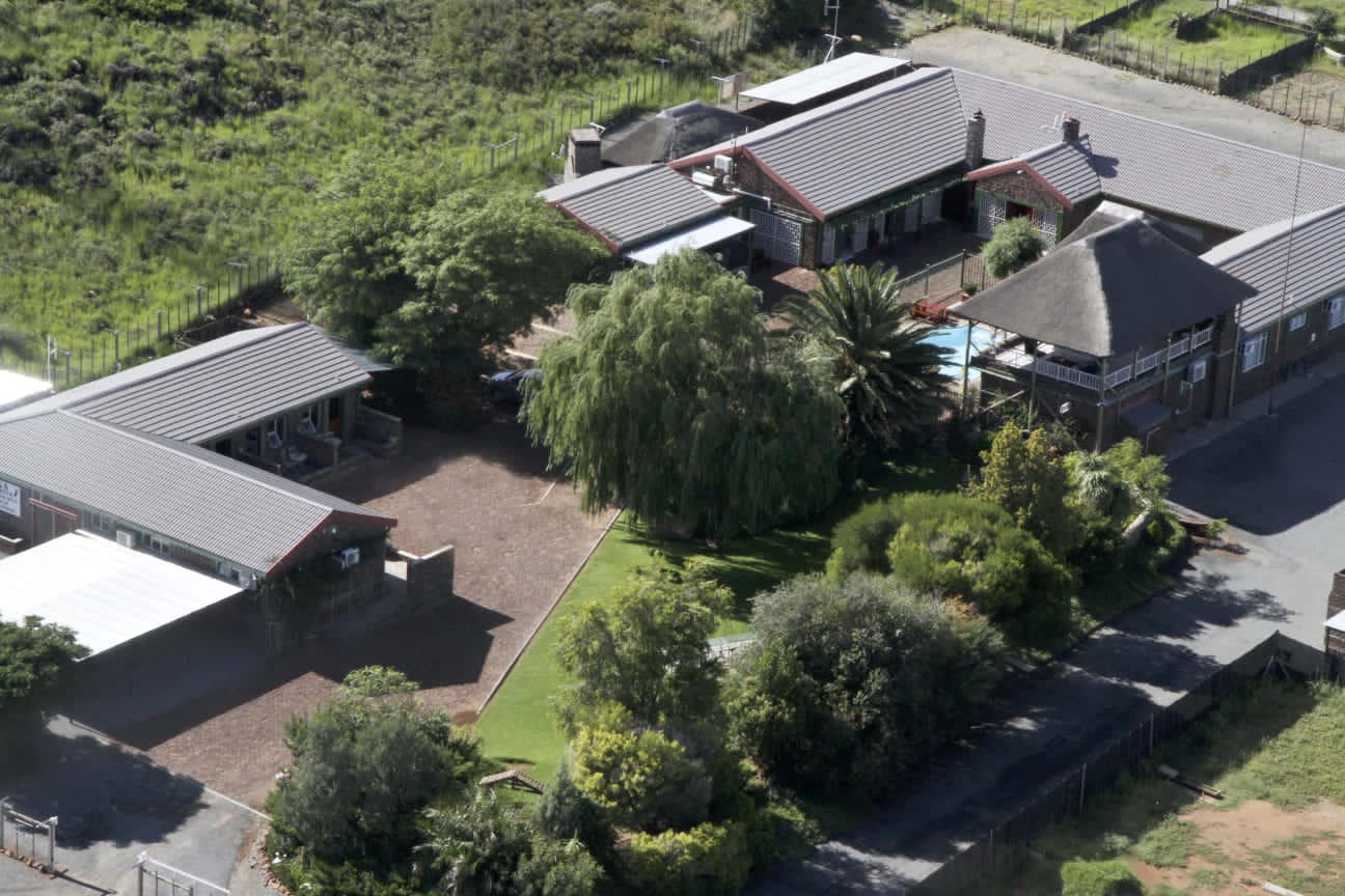 Mega Springbuck - Luxury accomodation in the karoo